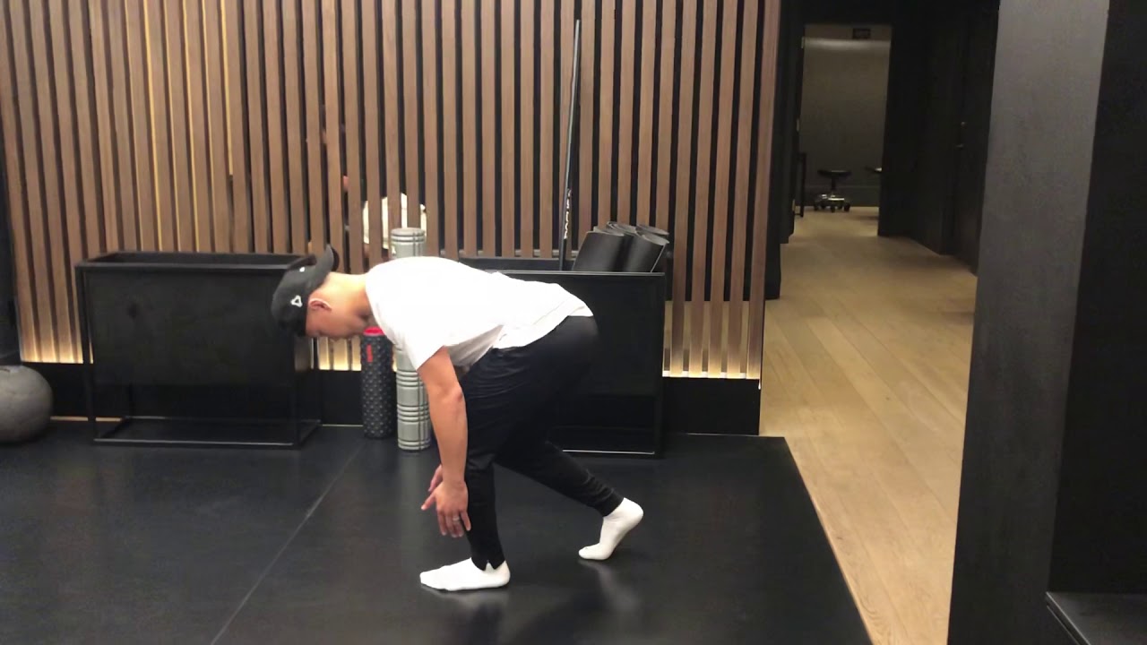 Split stance hip hinge - YouTube