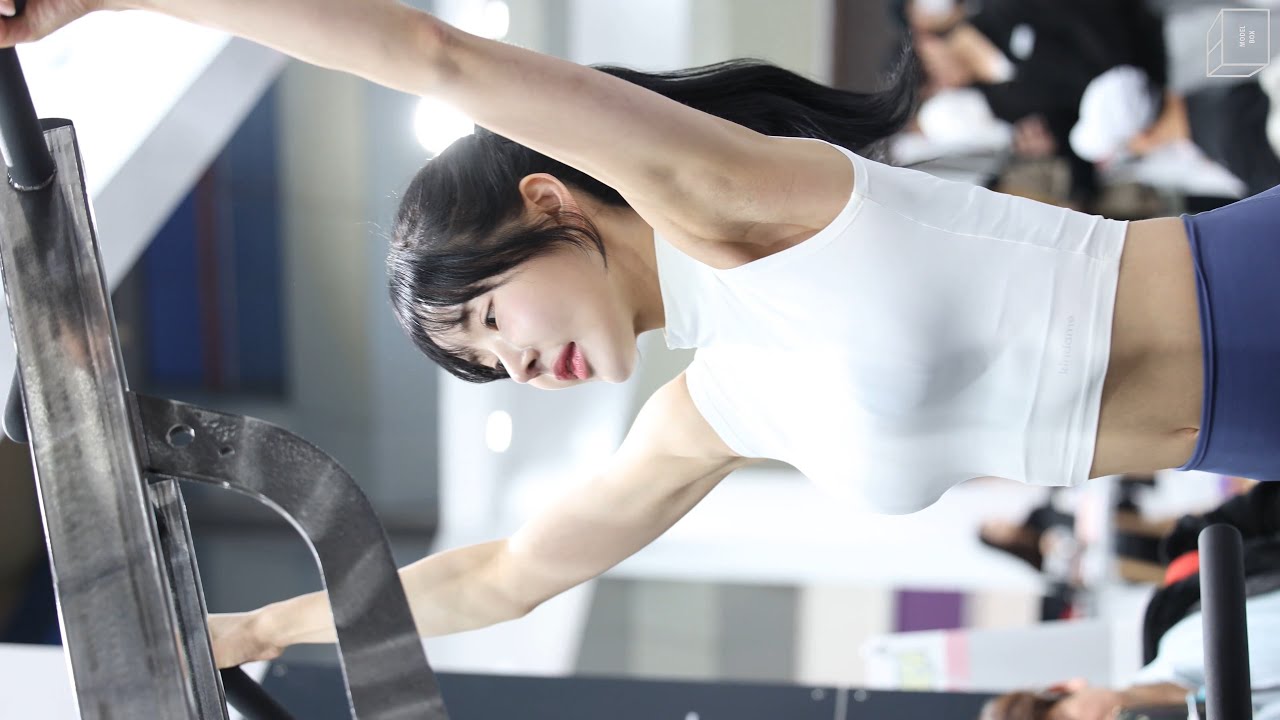 [4K] 2024 스포엑스 모델 신새롬 #5 직캠 (2024 SPOEX Model Shin Saerom fancam) - YouTube