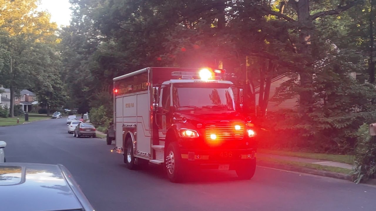 Light/Air 436 & EMS 403 Arriving on scene of a working house fire ...