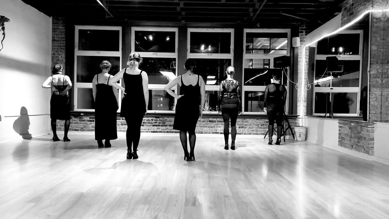 Cell Block Tango - YouTube