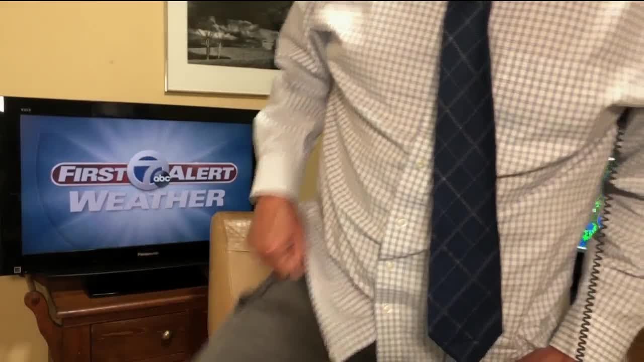 Dave Rexroth wears shorts like Shaq for his live shots - YouTube