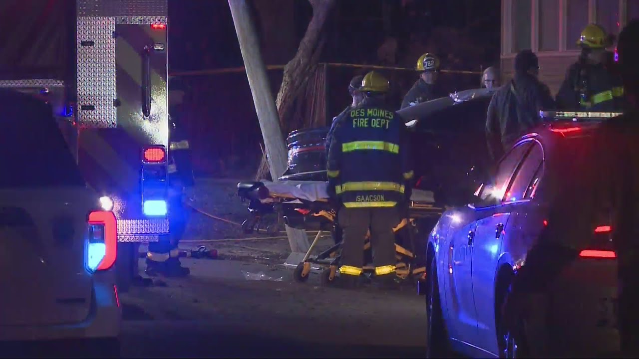 Multiple Injuries After Car Crashes Into Tree While Fleeing Iowa State ...