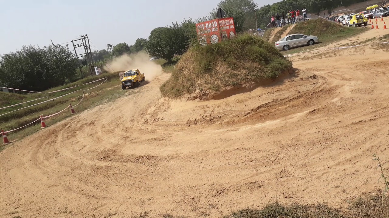 Car recsing - YouTube