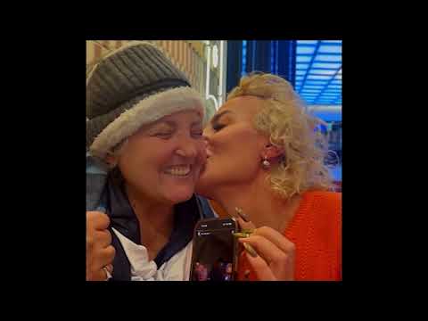 Charity recipient video goes viral, reconnects Albanian singer Parashqevi Simaku to her fans