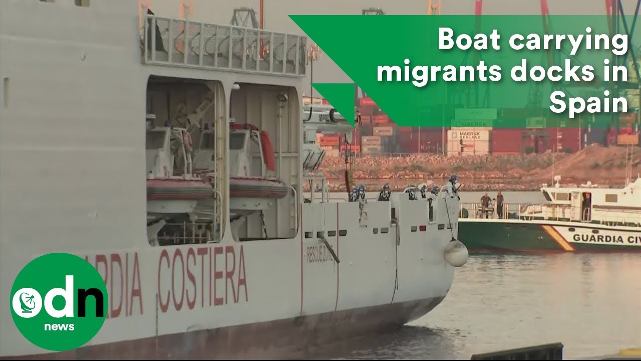 Aquarius convoy boat carrying 630 migrants docks in Spain - YouTube