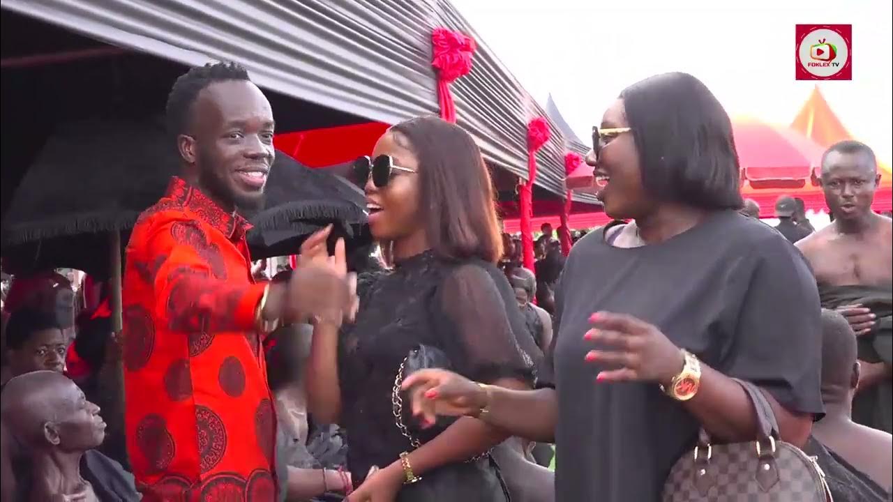 AGYABA SPRAYS MONEY @ AKWABOAH SNR 1 WEEK FUNERAL. - YouTube