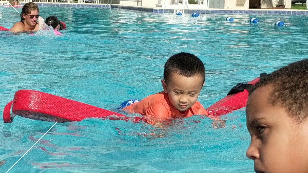 Ben @ swimming class - YouTube