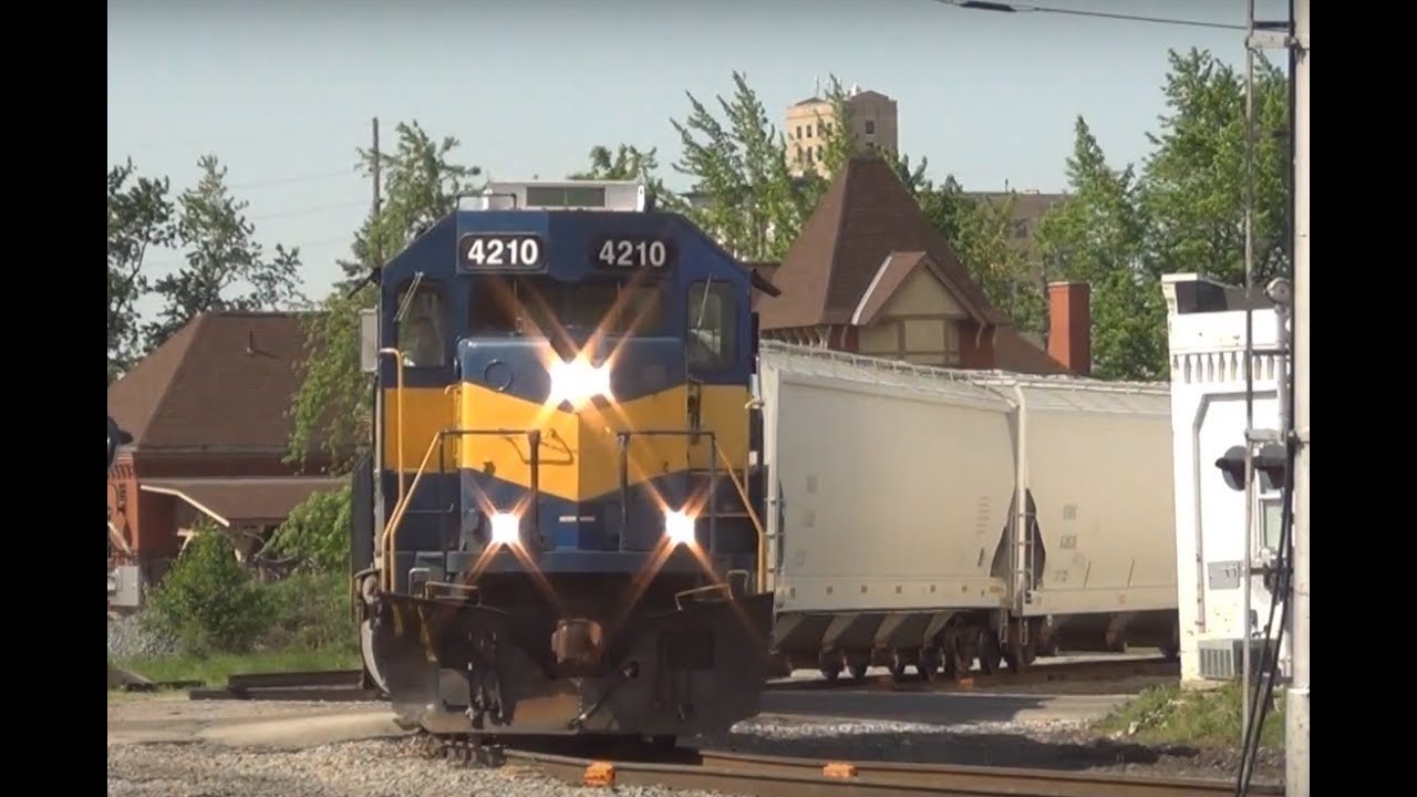 HLCX 4210 Ex IC&E GP40-2 pair CSX Y102 by Pennsylvania Railroad Station ...