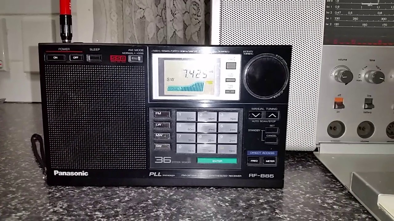 A brief comparison of two great shortwave receivers - YouTube