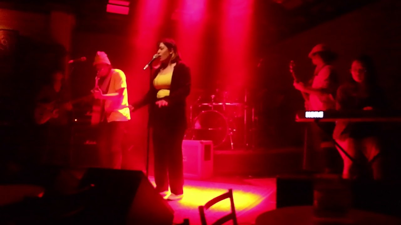 Alas Kwatro - YouTube