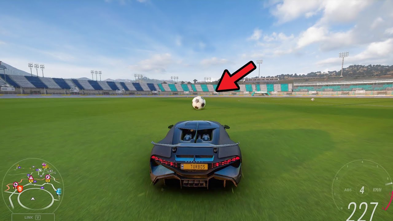 Bugatti Divo Enter the stadium and hitting Football || Forza Horizon 5 ...