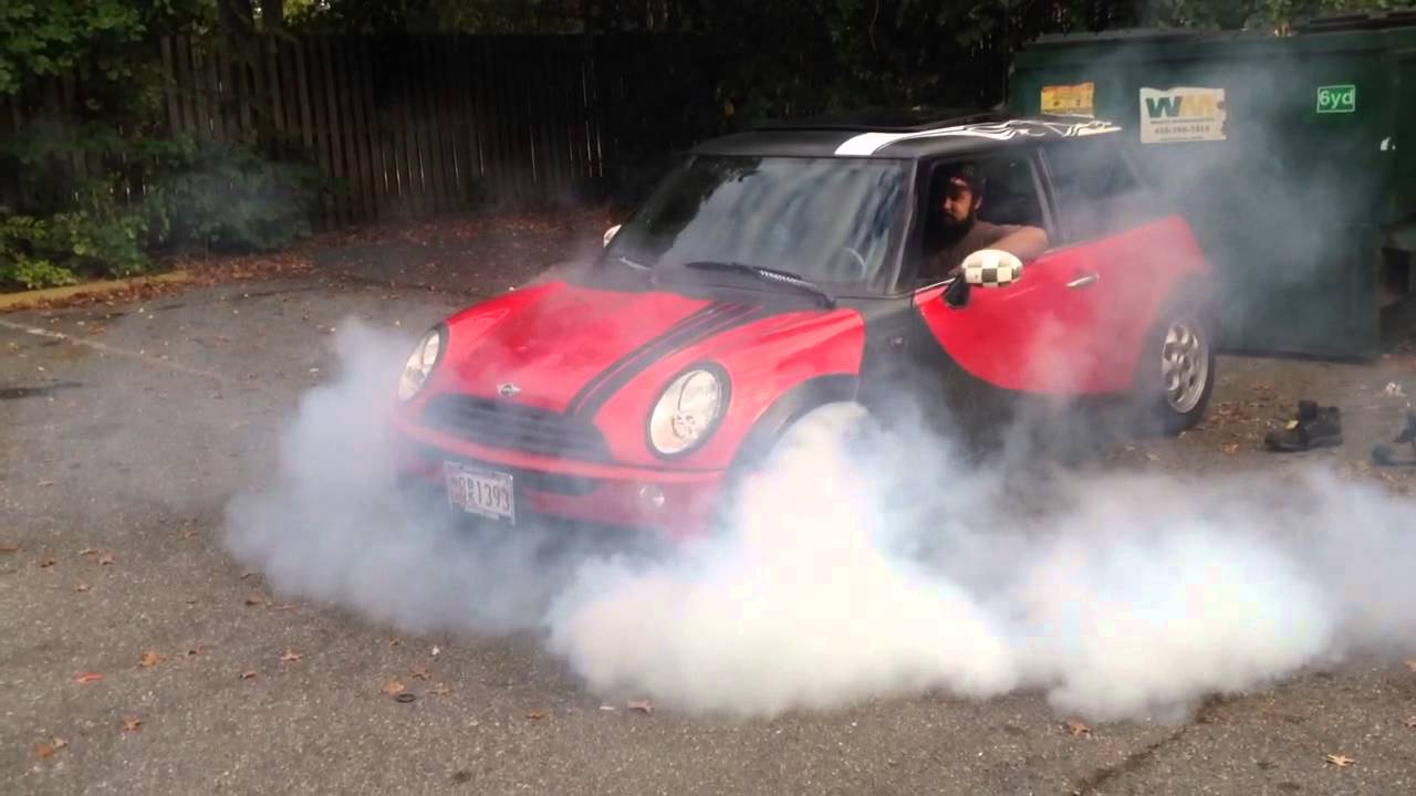 Mini Cooper burn out - YouTube