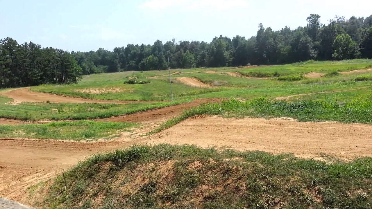 Big table top jump wipe out - YouTube