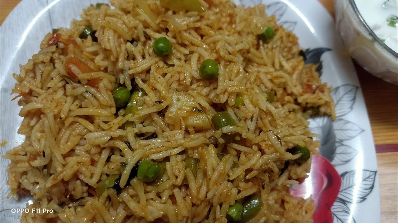 Vegetable pulao/ spicy and tasty pulao/ Simran kitchen - YouTube