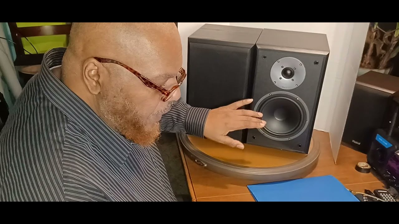 Magnat 202 Monitor Supreme 2 Way Bass Reflex Speakers - YouTube