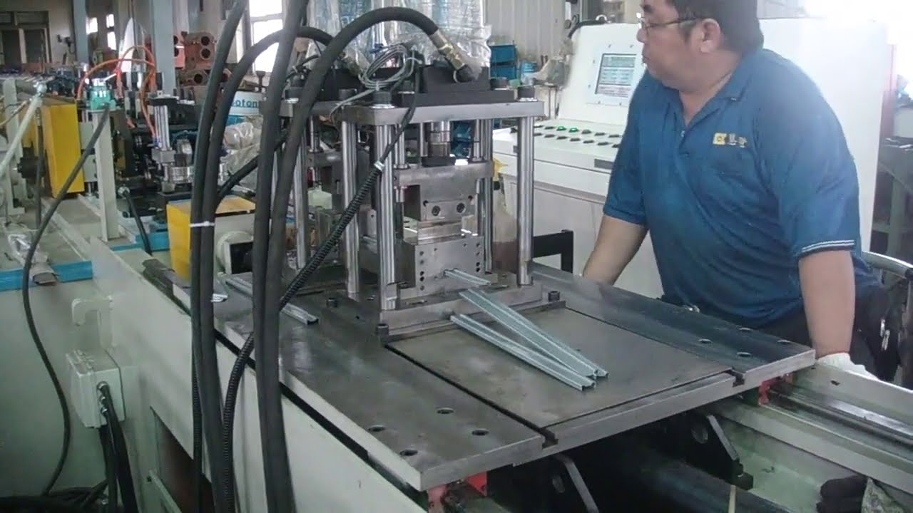 flying cutting ｜roll forming machine - YouTube