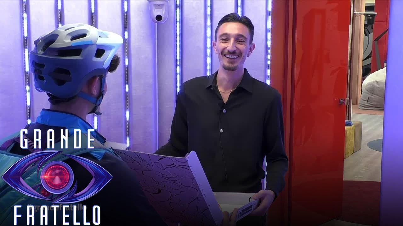 Grande Fratello - Una consegna speciale per Ciro Petrone - YouTube