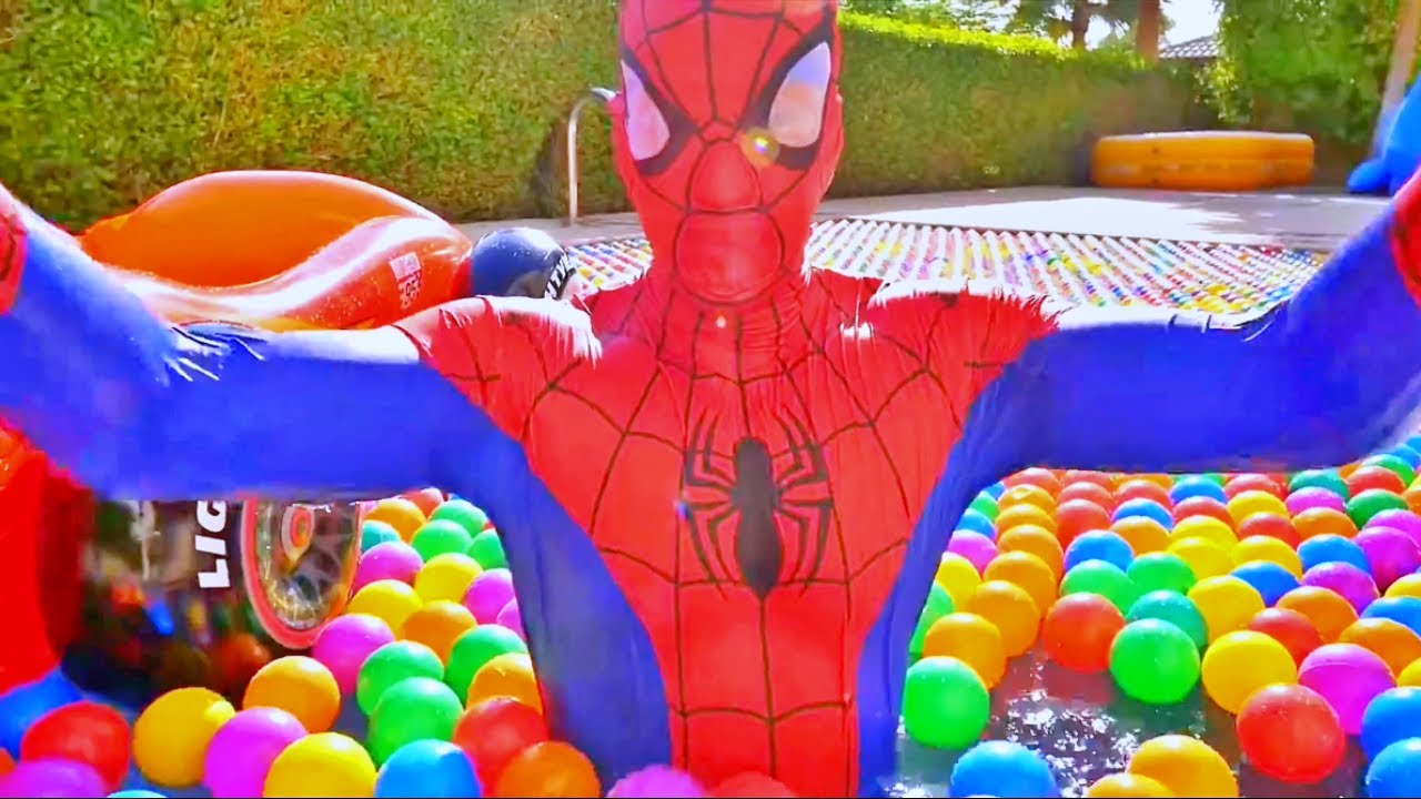 Incredible Hulk in The pool! Superhero - YouTube