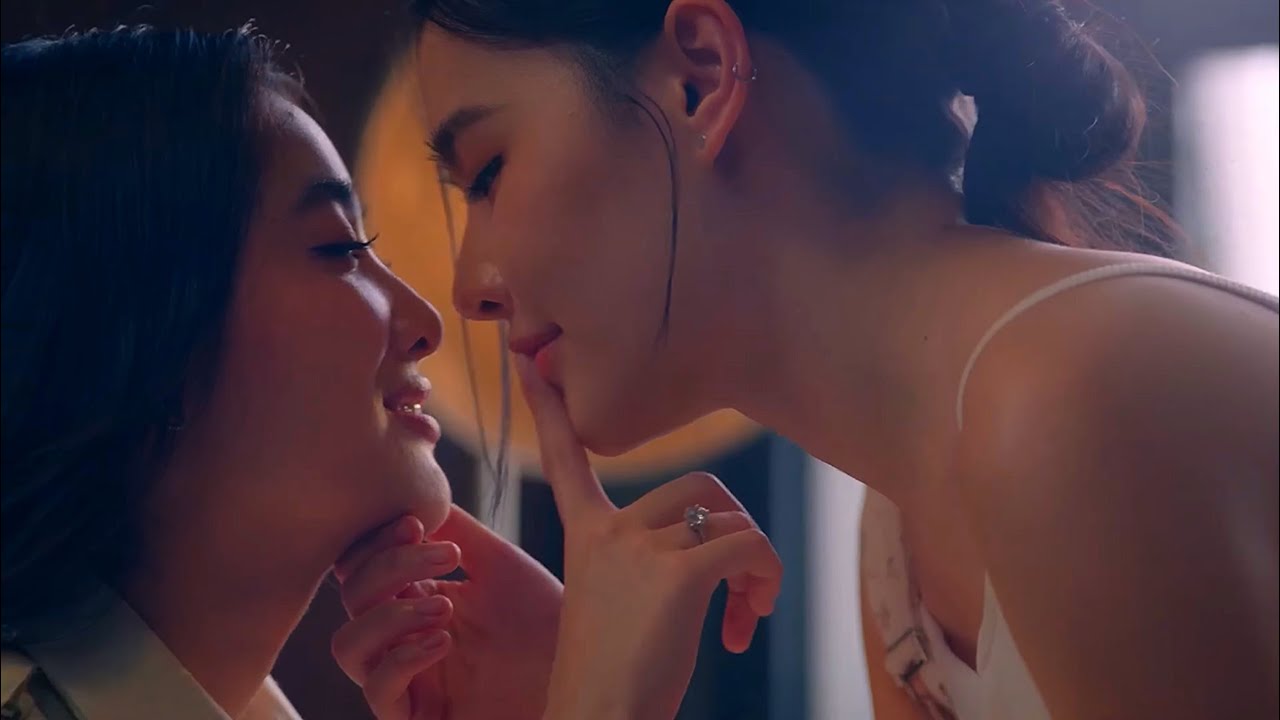 Pure and Air Best Lesbian kissing scene | Hot kissing scenes | Roller ...