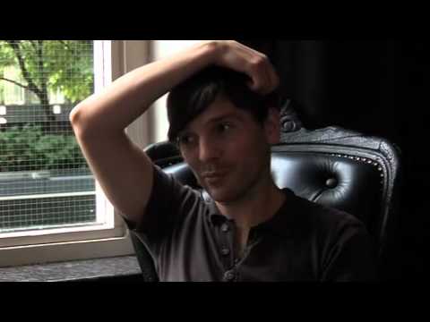 Ed Lay: de Ringo Starr van Editors - YouTube