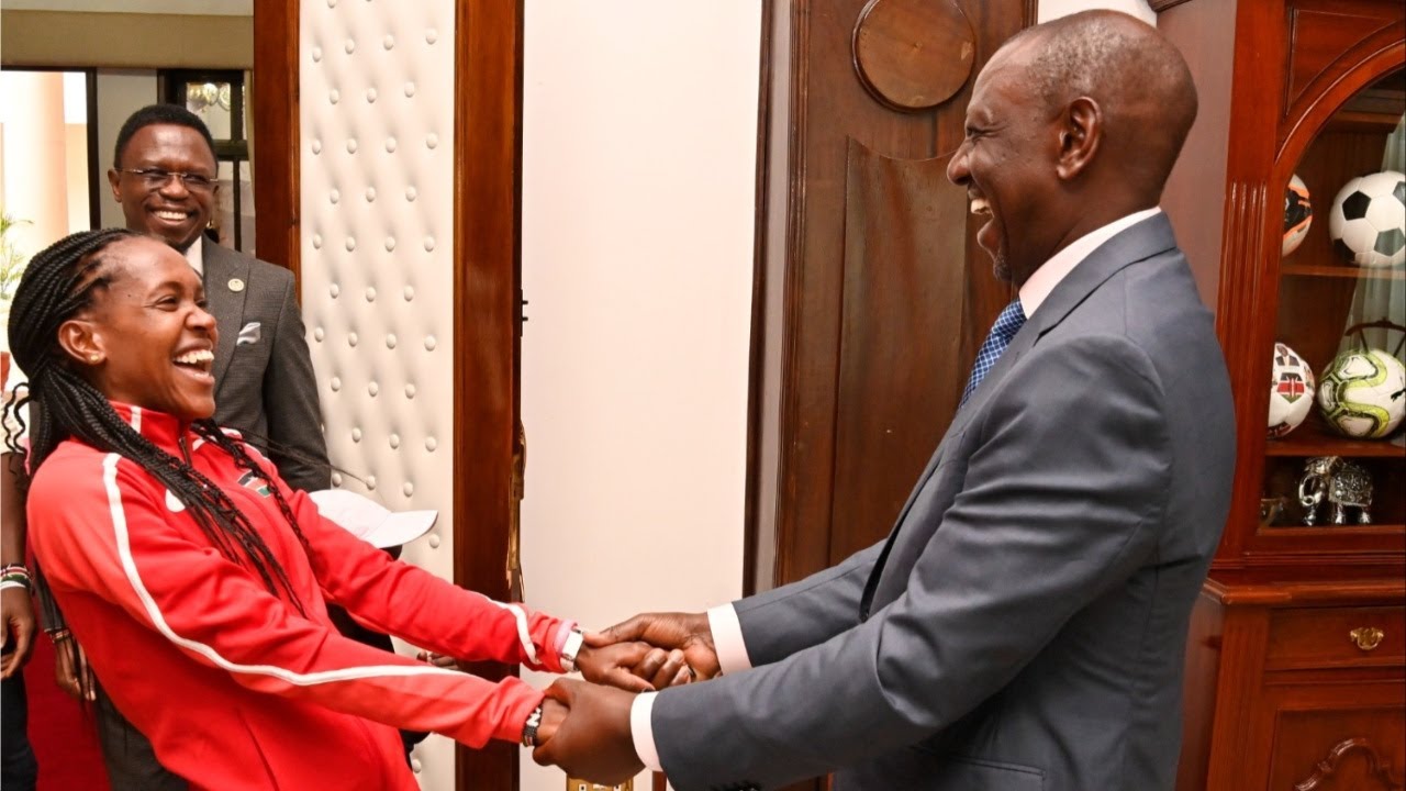 'YOU ARE SO SMALL!' LAUGHTER AS PRESIDENT RUTO RECEIVES FAITH KIPYEGON ...