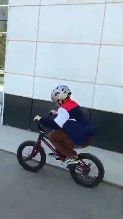 BMX street: День с тренировки с Артемом Дмитриевым - 9 лет - YouTube