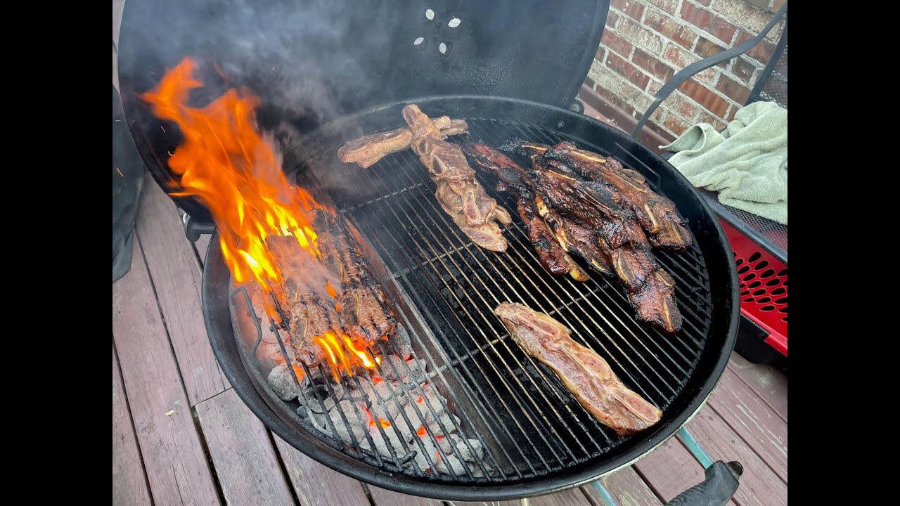 Asian Style Beef Plate Short Ribs on the Weber Glen Blue Kettle! 4K ...