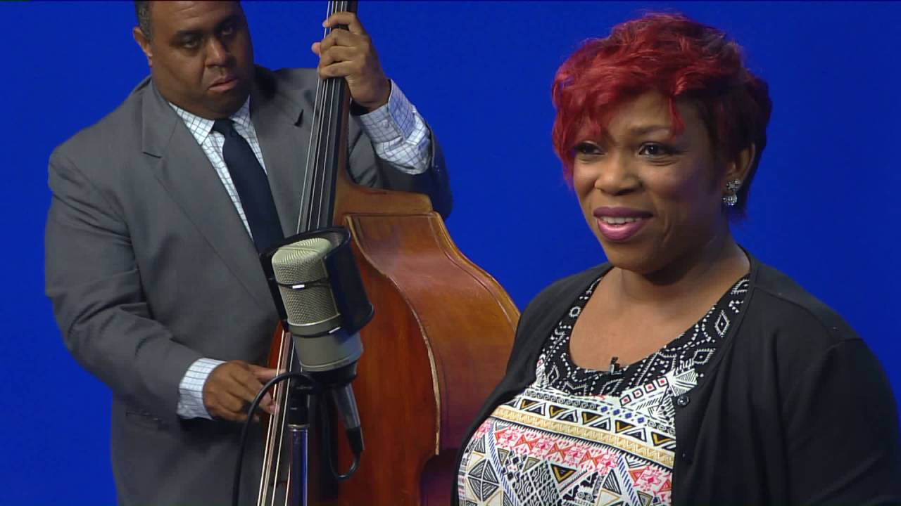 Desiree Roots performs 'Fever' - YouTube