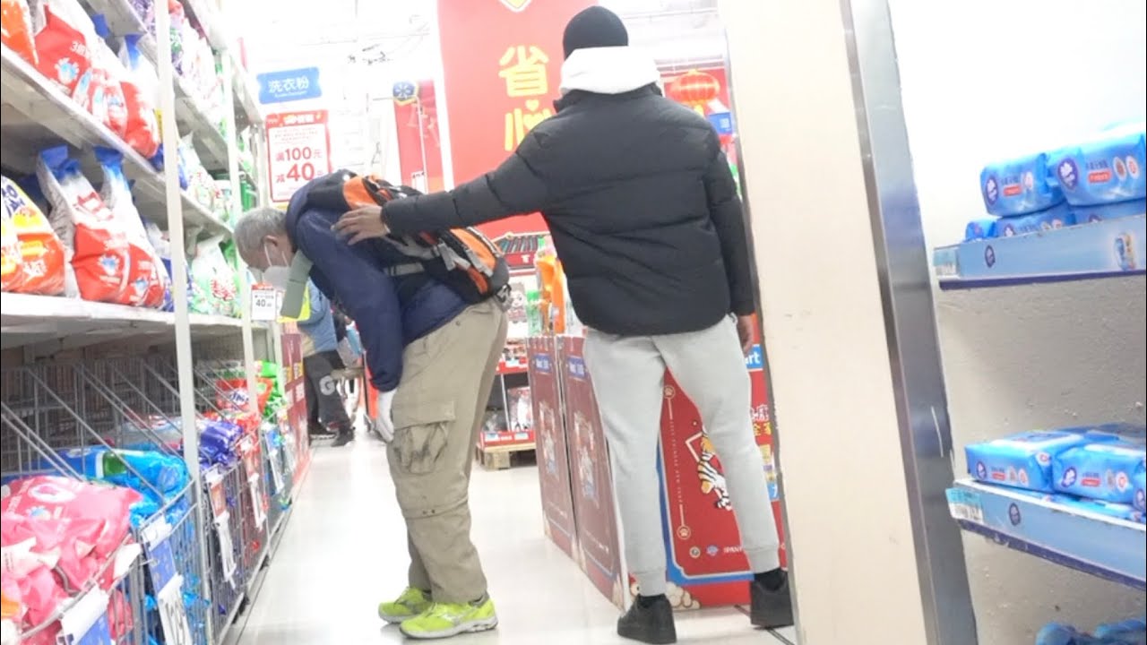 Shoulder Tapping Prank | Billsuccess - YouTube