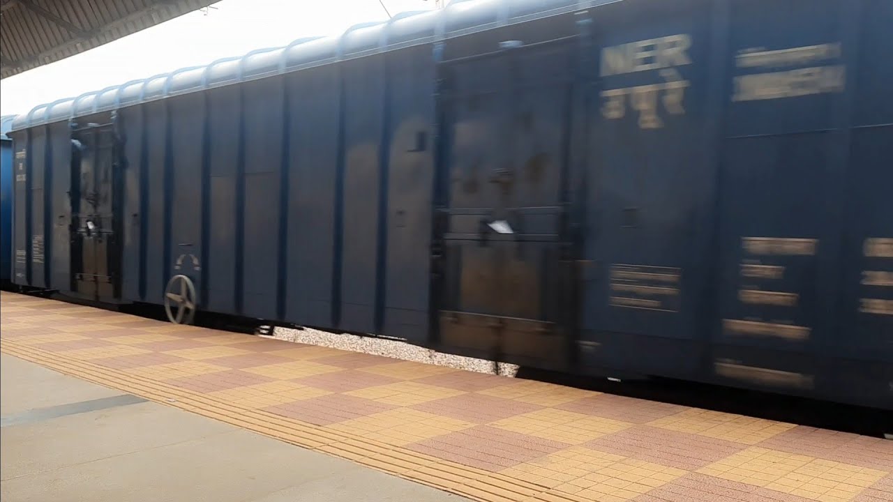 Syedpur Bhitri WAG9 pulling BCNA goods train through Bhilai power house ...