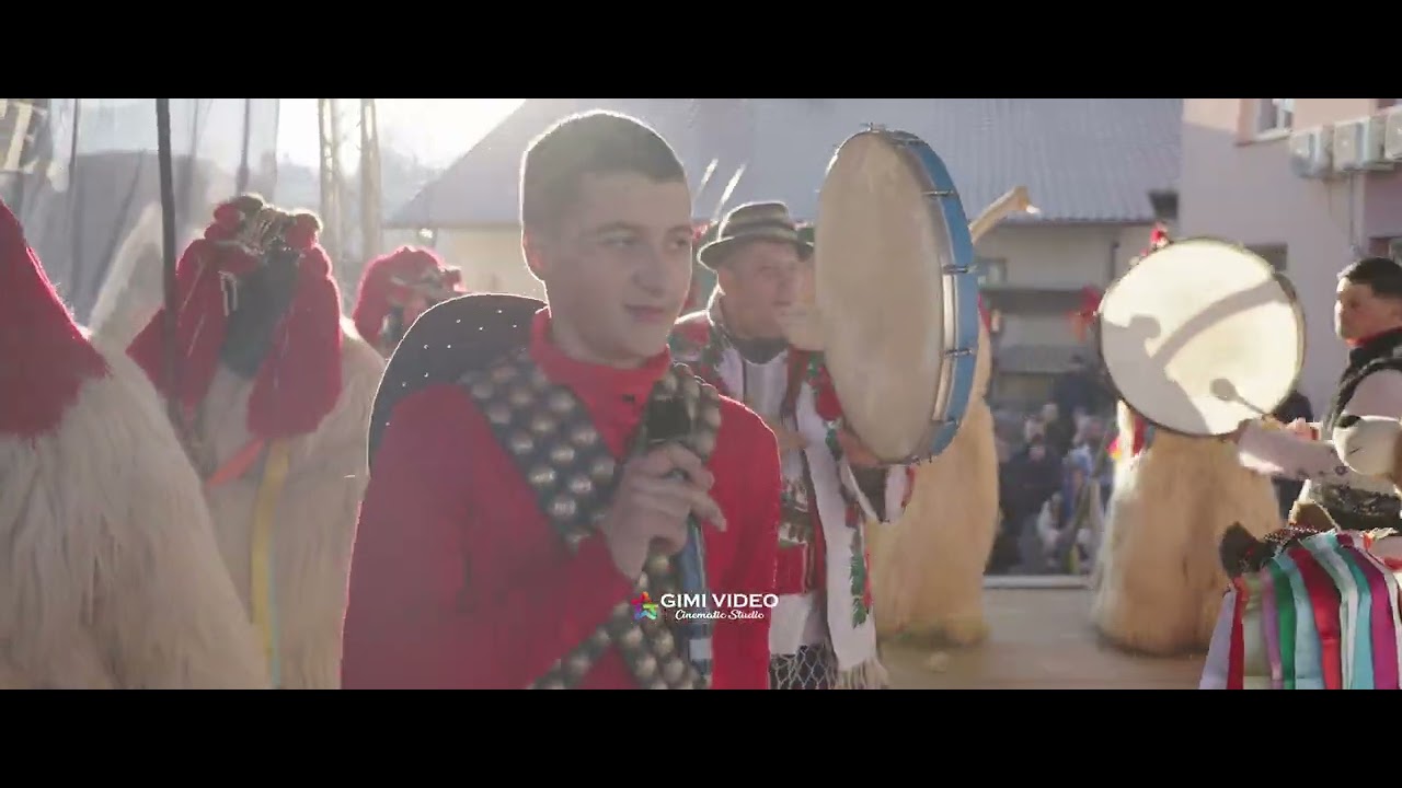 Ursii de la Roscani 2022 - YouTube