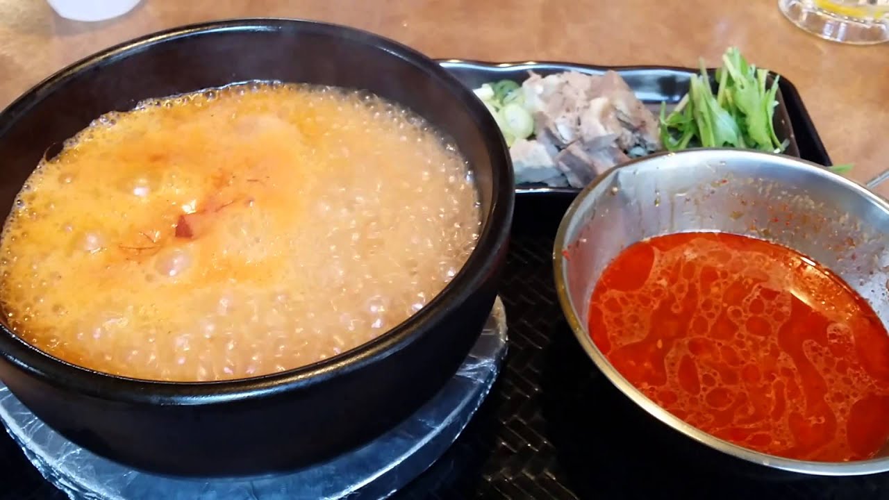 Volcano Ramen at Gadou Ramen Okinawa - YouTube