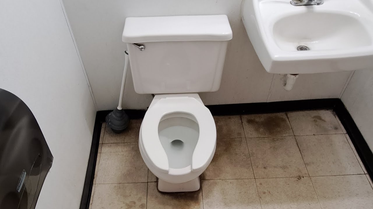 853: Mansfield Imperial Toilet - Speedway Unisex Restroom 🚻 - YouTube