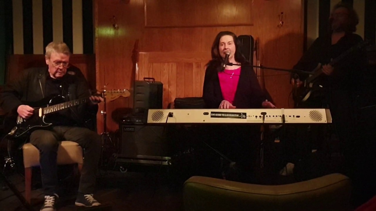 Linda Gail Lewis, Billy Bremner - Run, Rudolph, Run - YouTube