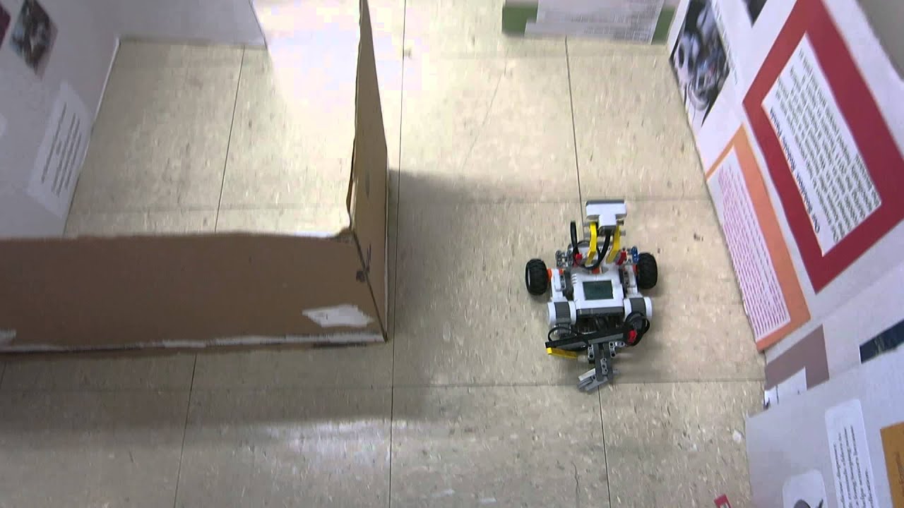 Robot in a maze - YouTube