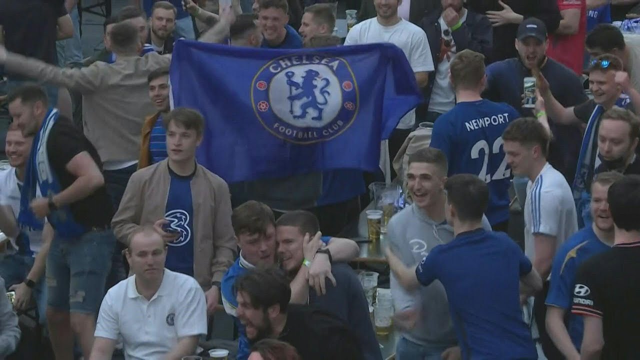 Chelsea fans react after scoring during Champions League final | AFP ...