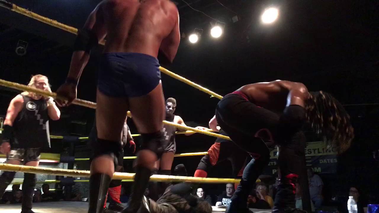 Duke Davis fighting "Big Time" Bill Collier outside the ring - YouTube