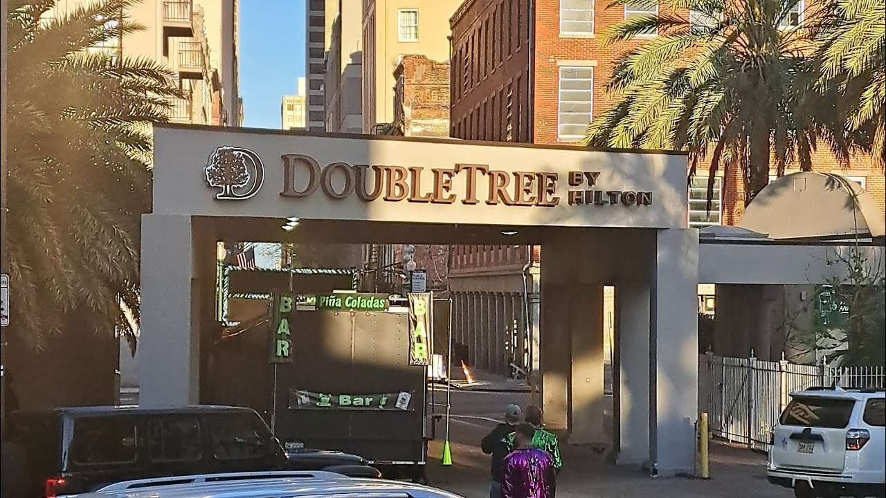 DoubleTree By Hilton (Queen Suite Hotel Room Tour) New Orleans ...