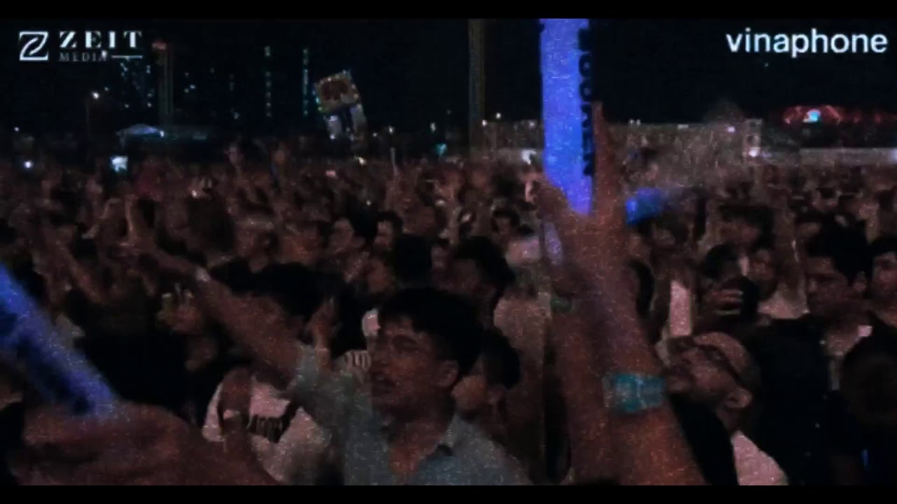 Armin van Buuren feat. Josh Cumbee - Christmas Days @ Live at Ho Chi ...