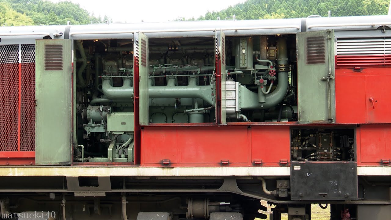 DD51 1043 機関始動･エンジン空吹かし (2022.8.14) - YouTube