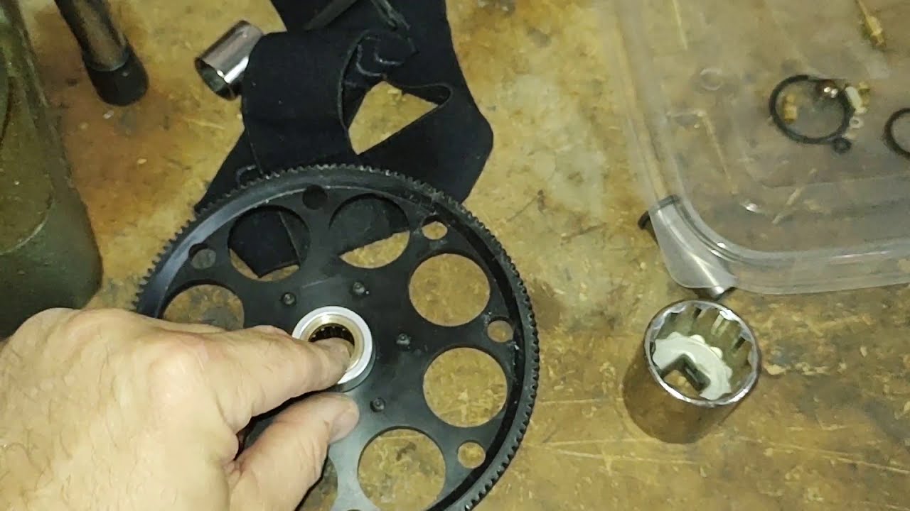Synergy 696 heli one way bearing removal - YouTube