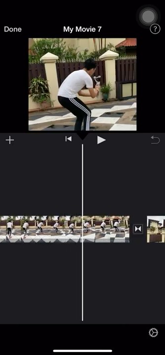 How to Fit & Resize Original Video Clip in iMovie App on iPhone - YouTube
