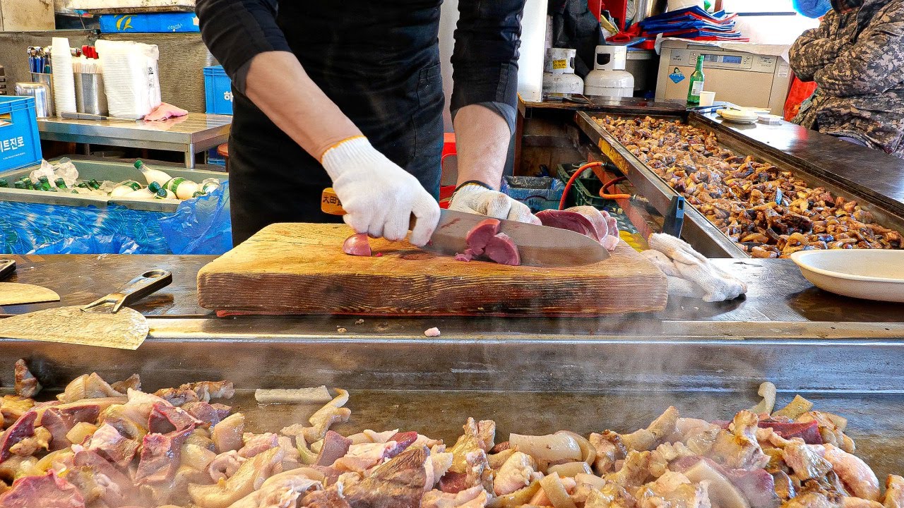Amazing! Special parts of pork, grilled pork intestines - Korean street ...