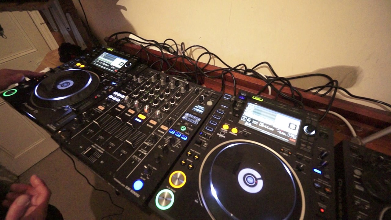 INTERMEDIATE DJ MIXING LESSON ON A LONG TRANSITION MUTED TRAX TUNES ...