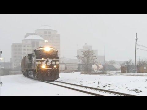 NS 4174 w/Sweet P5 Horn leads NS Manifest Train East at Hamilton, OH - YouTube