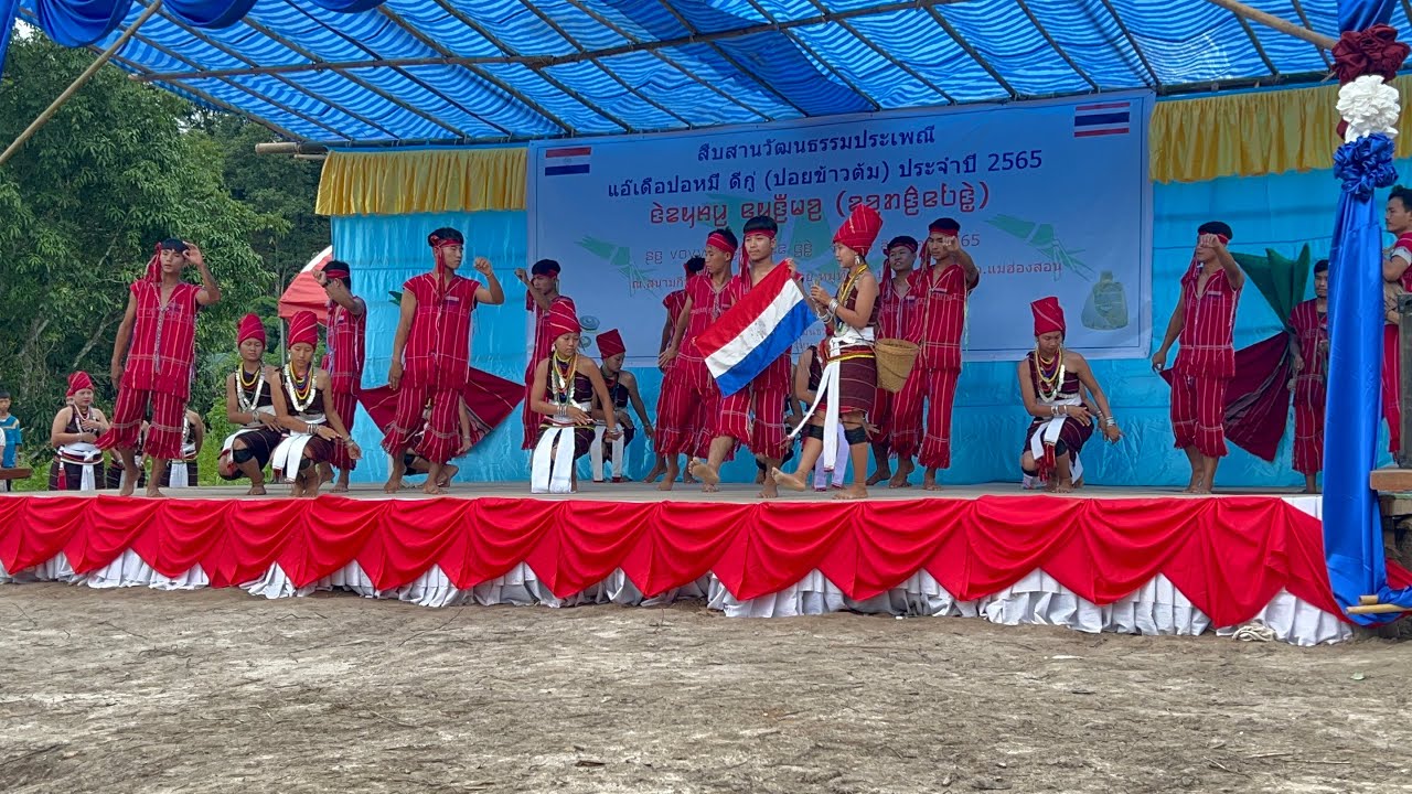 Karenni Traditional Dancing by Kayah - YouTube