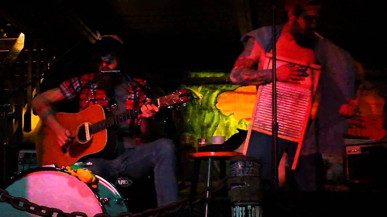 Chucky Waggs and Daniel Coy Perform Make Me a Pallet on the Floor 03-05 ...