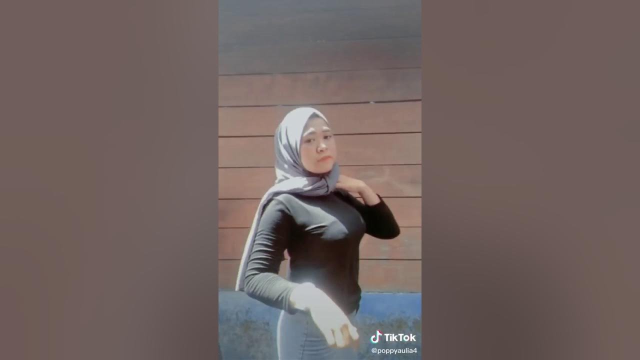 Tik Tok berjilbab - seksi banget Part 1 - YouTube