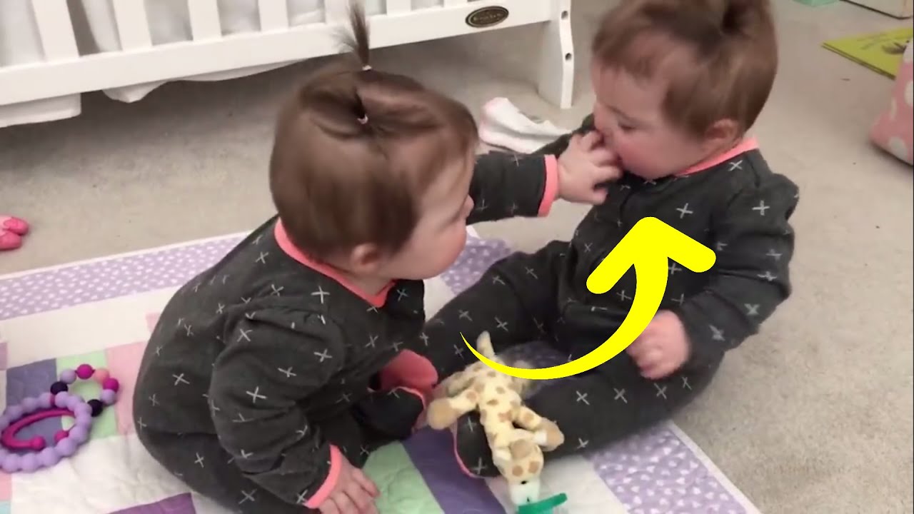 Twin baby girls fight over pacifier - YouTube