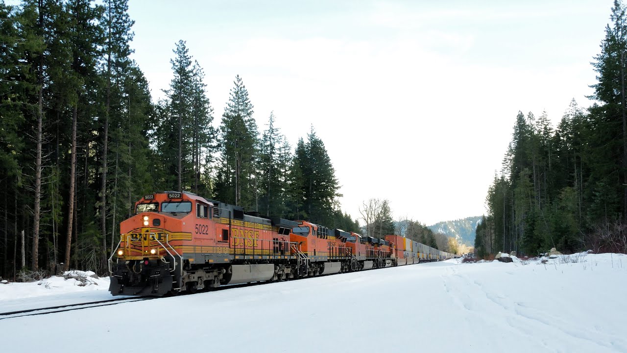 BNSF Scenic Sub: TwoTrains in the Cold - YouTube